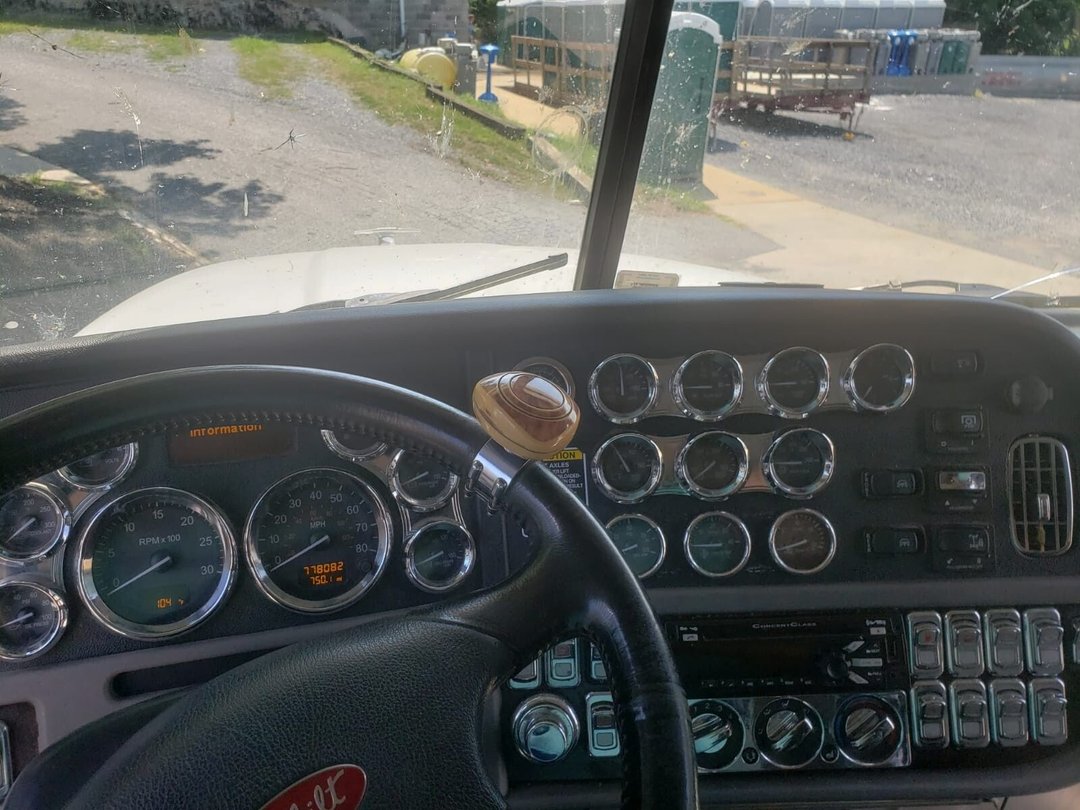 2016 Peterbilt 386; 120in Sleeper, Runs good! for Sale in MARIETTA, PA ...