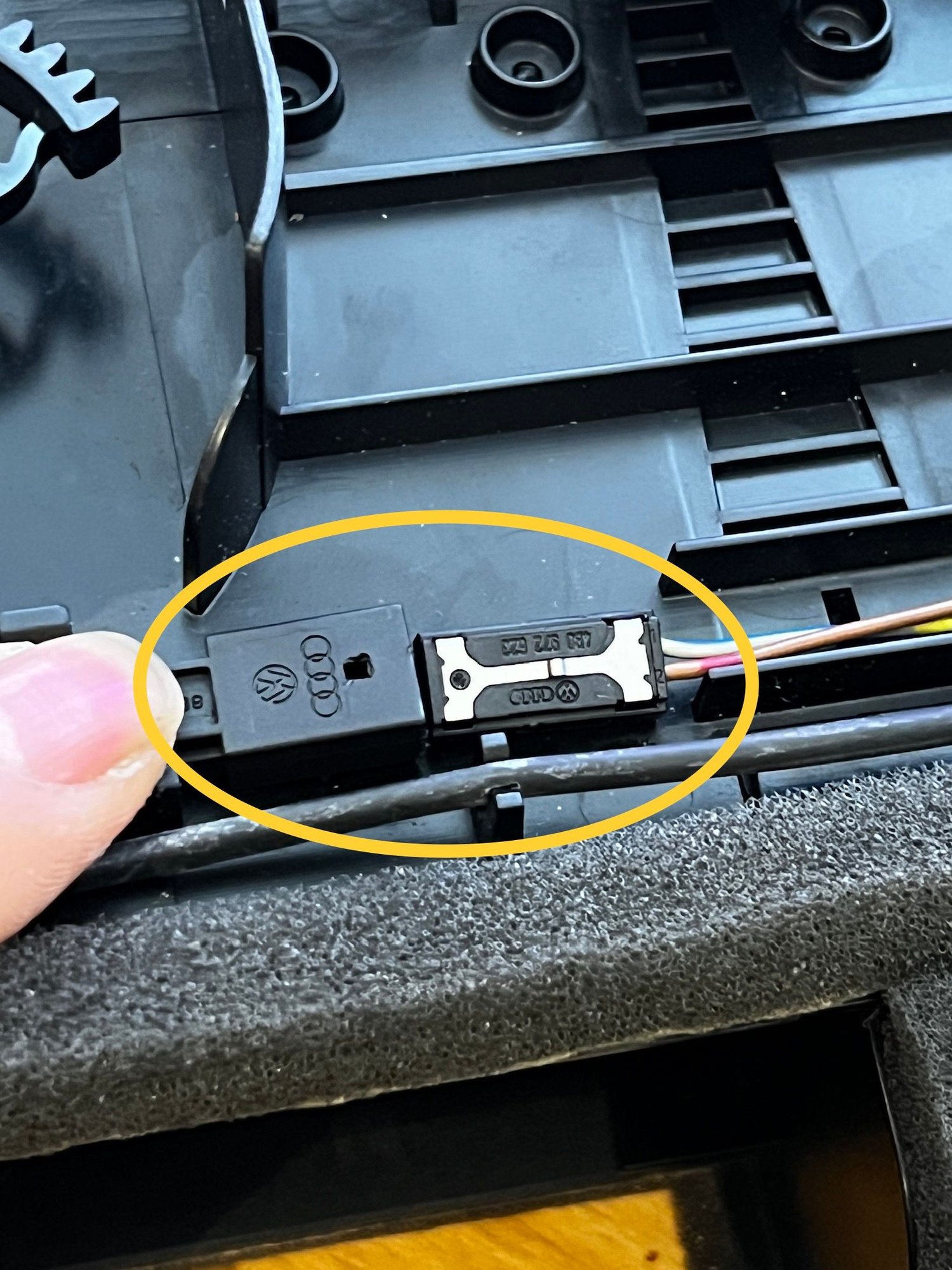 How to Disconnect Center Vent Connector? - AudiWorld Forums