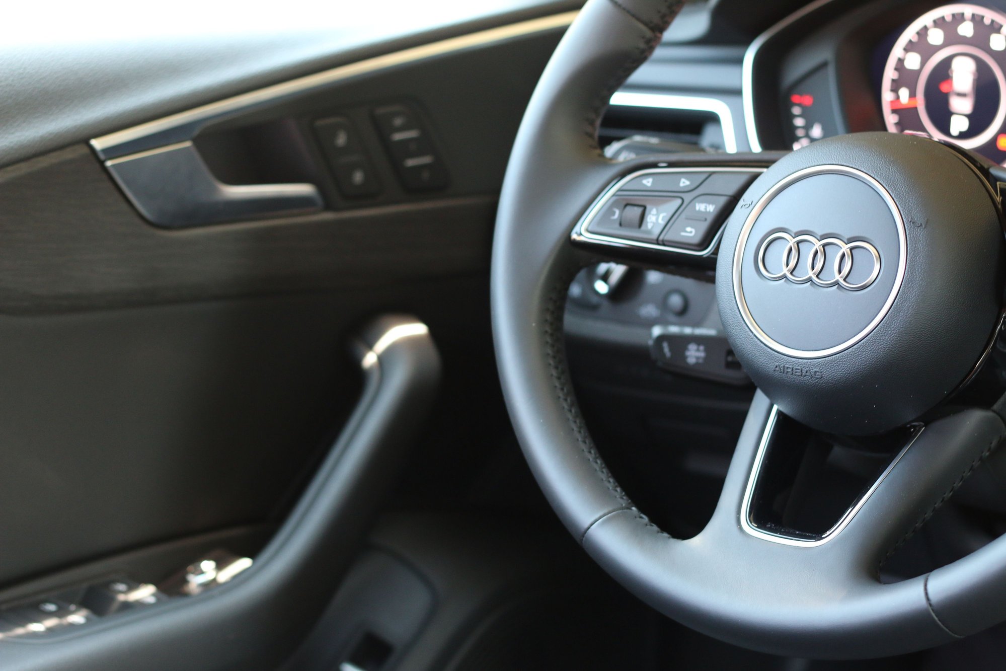 Anyone have Black Int+Black headliner+Grey Oak inlays? - AudiWorld Forums