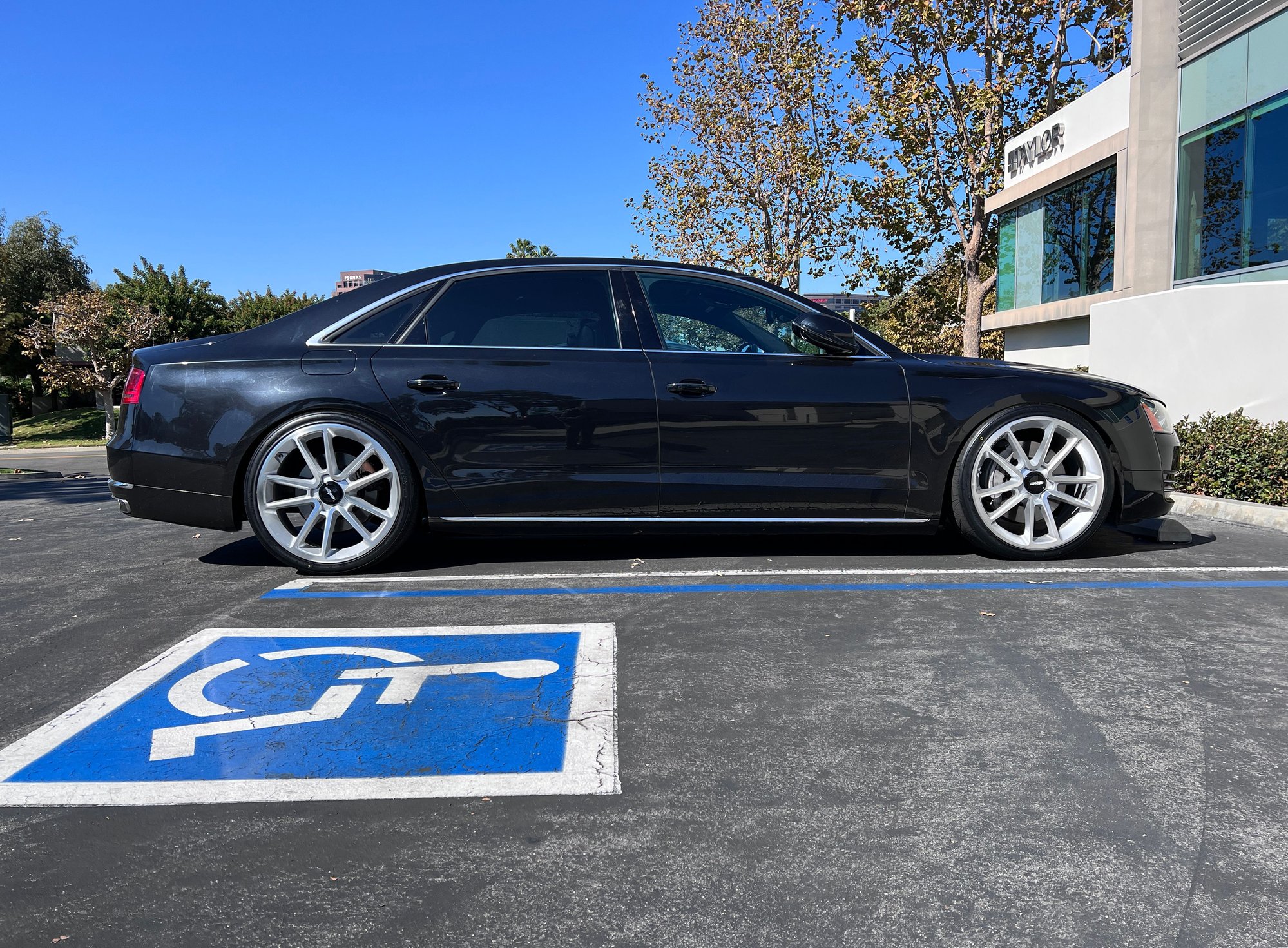 A8L - excessively loud highway him. 22x10 w/. 285/30 Nitto Invo ...