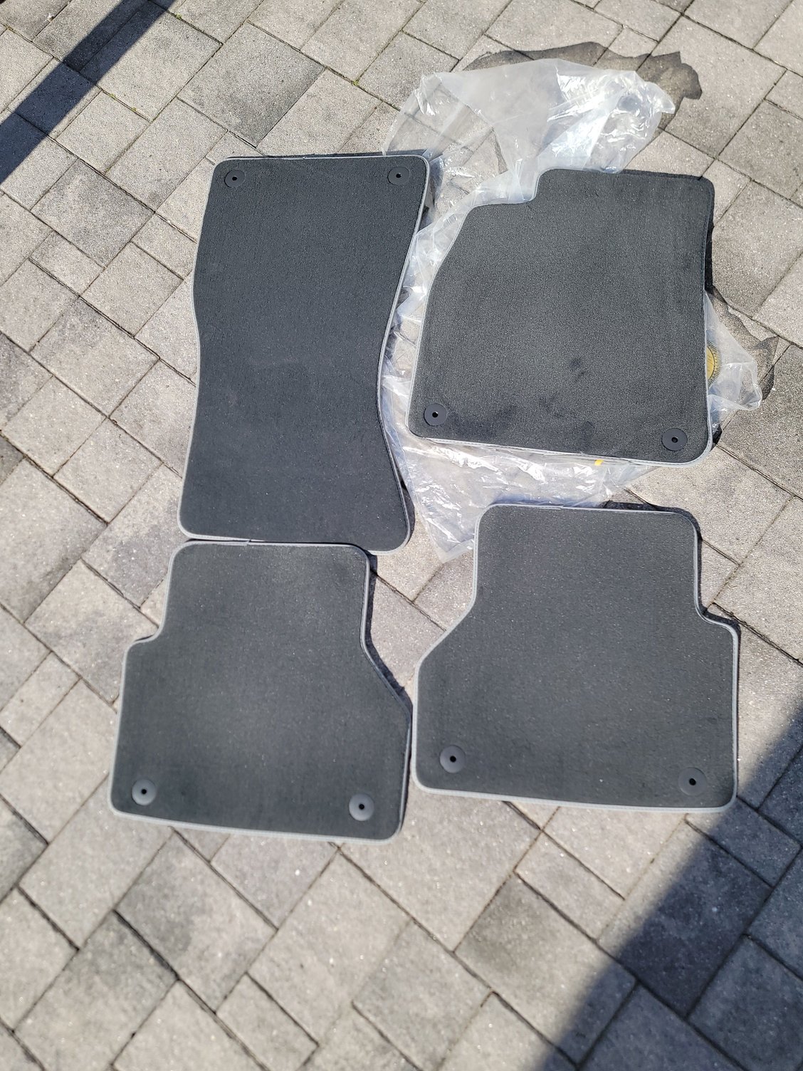 AUDI A6 C8 FRONT & REAR OEM FLOOR MATS - AudiWorld Forums