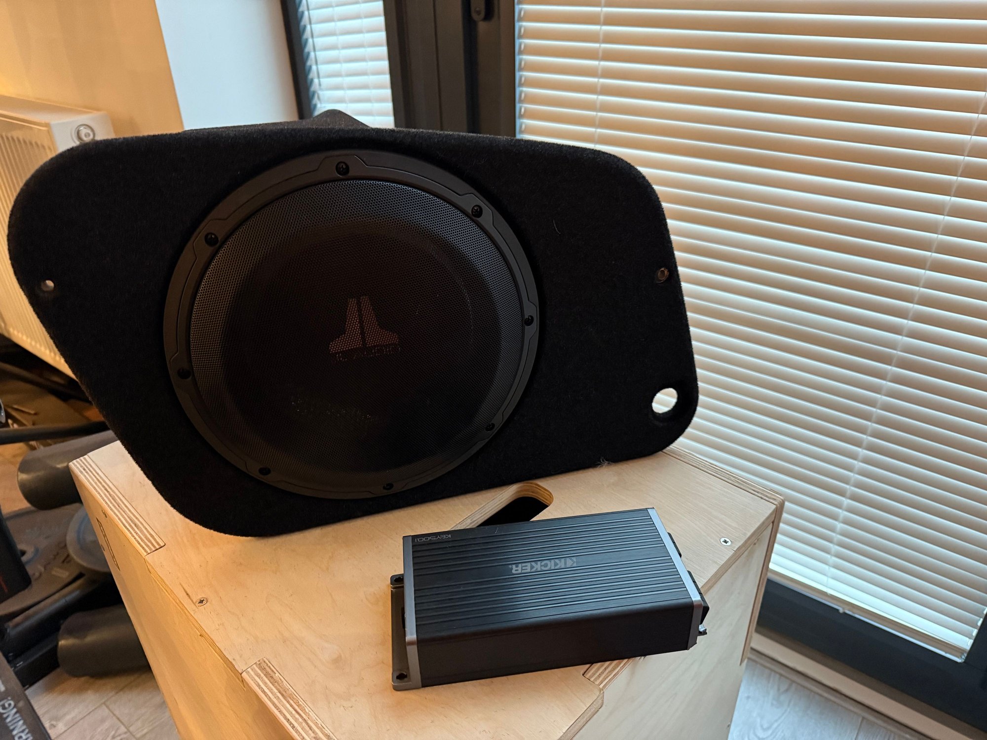 JL Audio subwoofer, Custom Basser box (A5/S5 Sportback) and Kicker ...