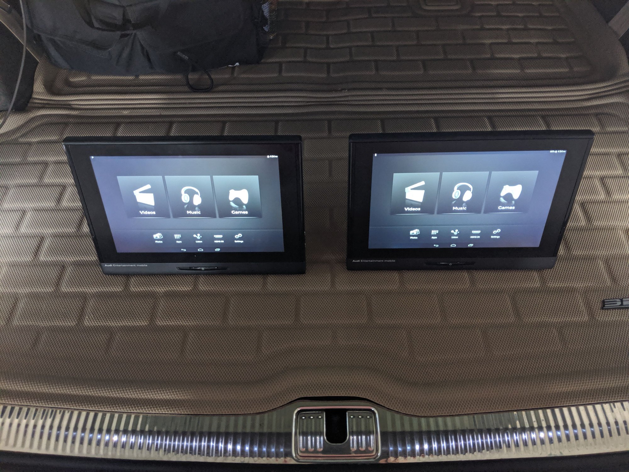 Audi Q7 Audi Q7 2017 2018 REAR ENTERTAINMENT TWIN PACKAGE 4M0051700B ...