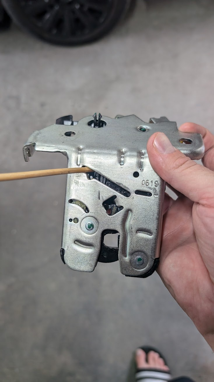 Trunk won't open - AudiWorld Forums