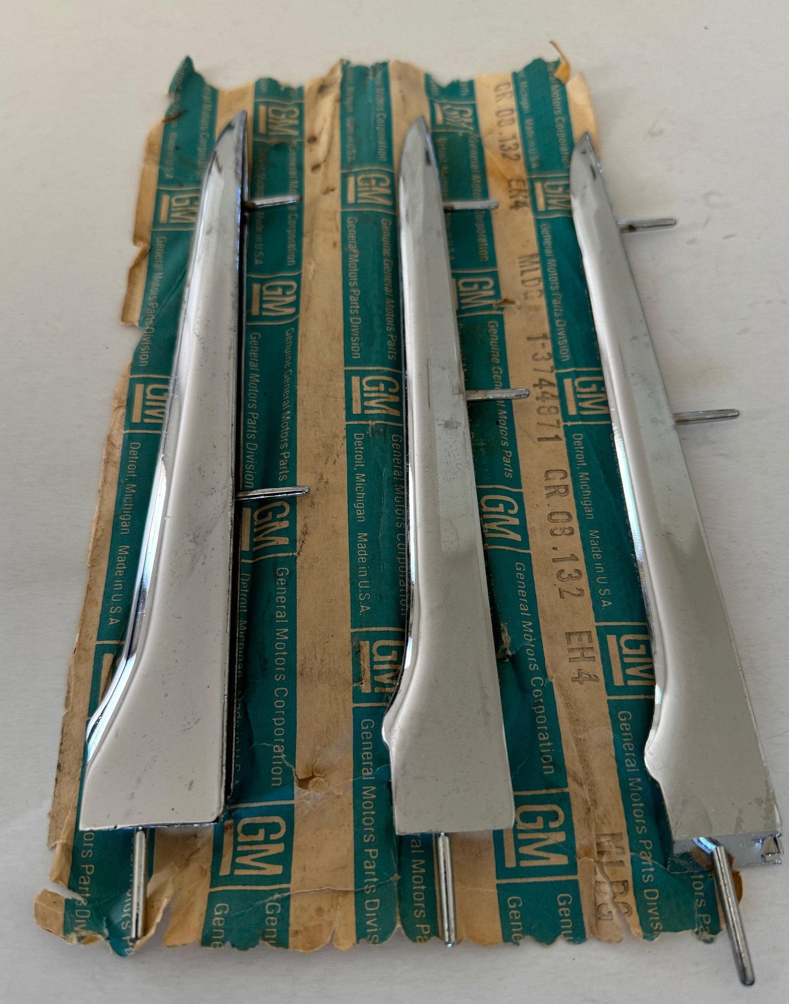 FS (For Sale) 1958-61 NOS Side Fender Trim Molding - CorvetteForum ...