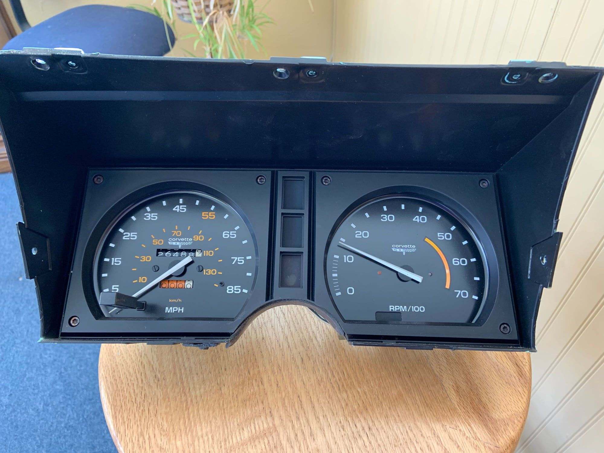 What are the idiot light s between the tach and speedo on a 1980 ...
