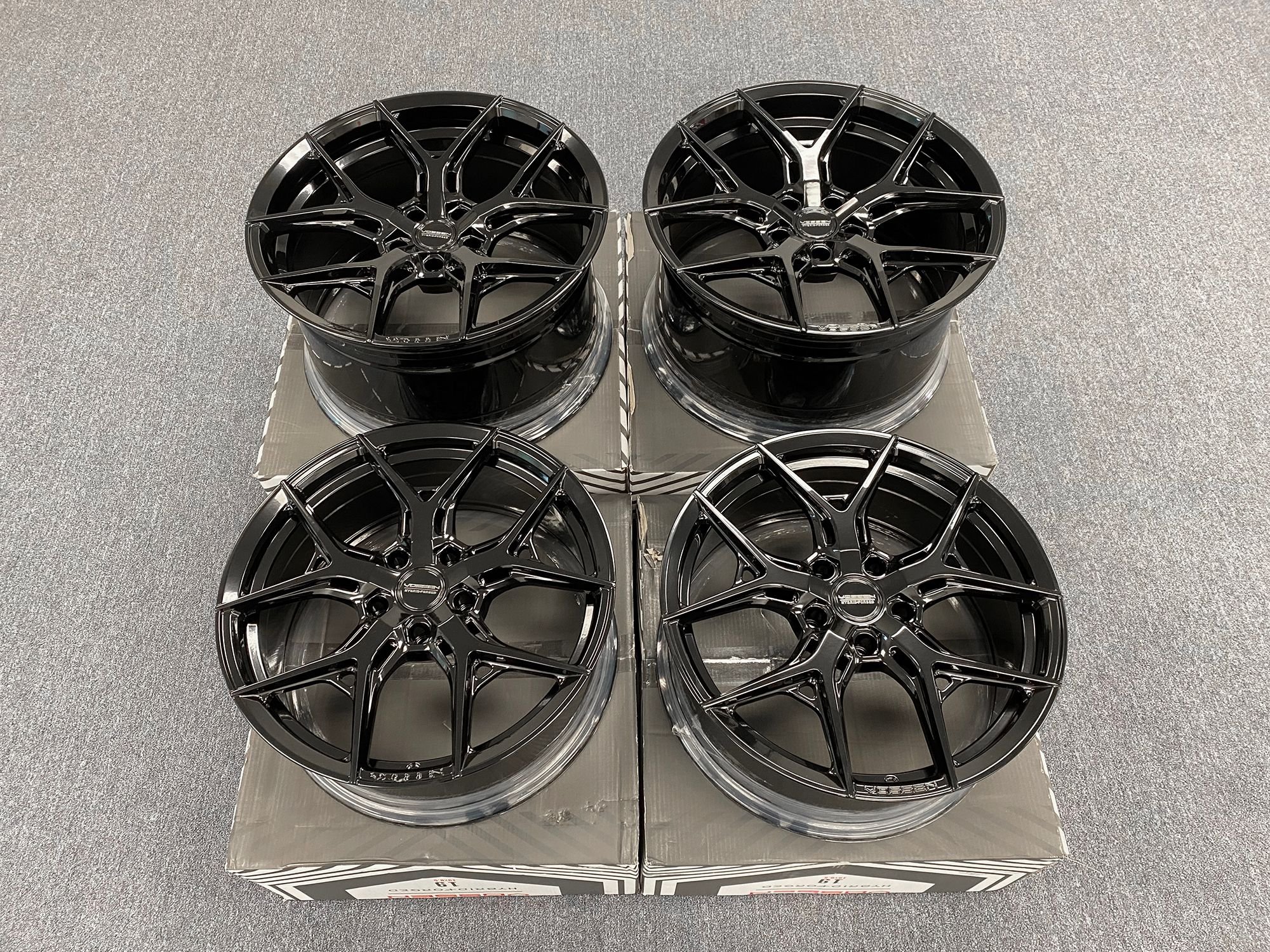 FS (For Sale) Selling for Customer- Vossen HF-5 Gloss Black 19/20 ...