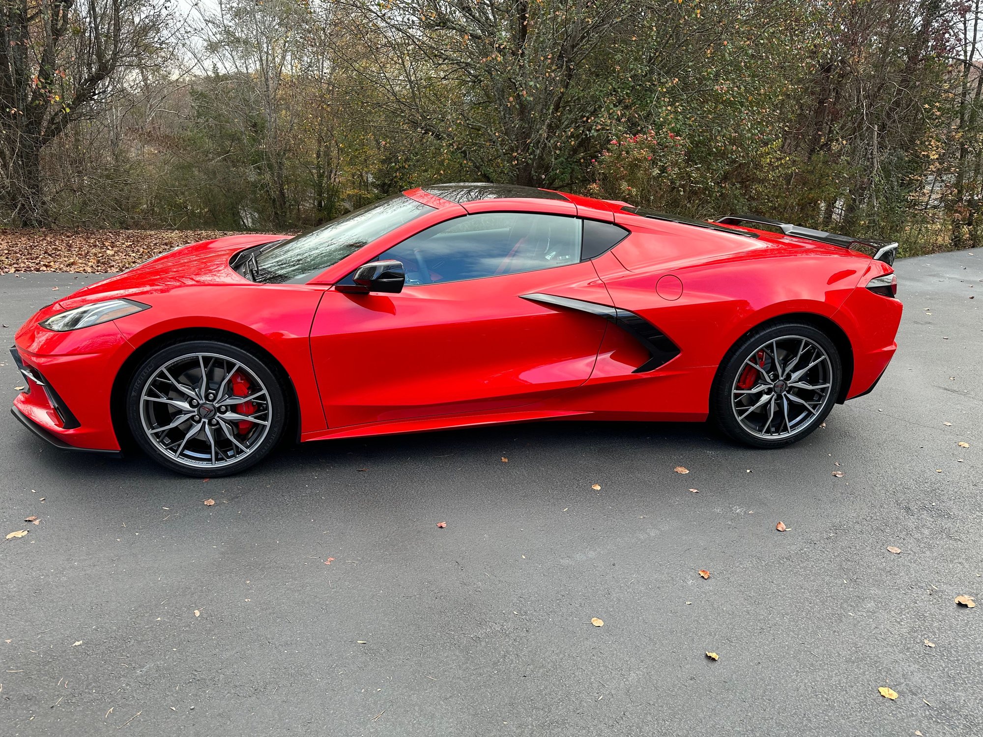 Does 2024 C8 Corvette come with body colored side rocker panels ...