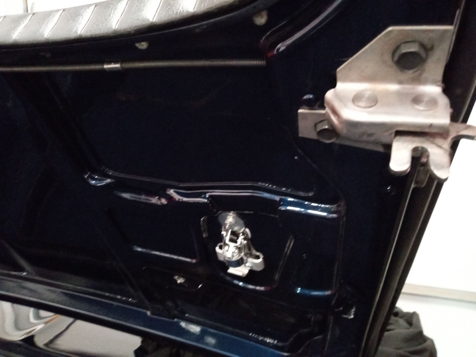 C2 Problem opening rear hatch for convertible top - CorvetteForum ...