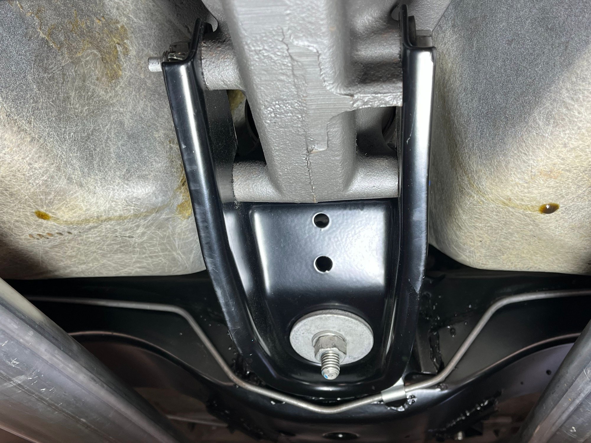 C2 Front of diff leak and support bracket question - CorvetteForum ...