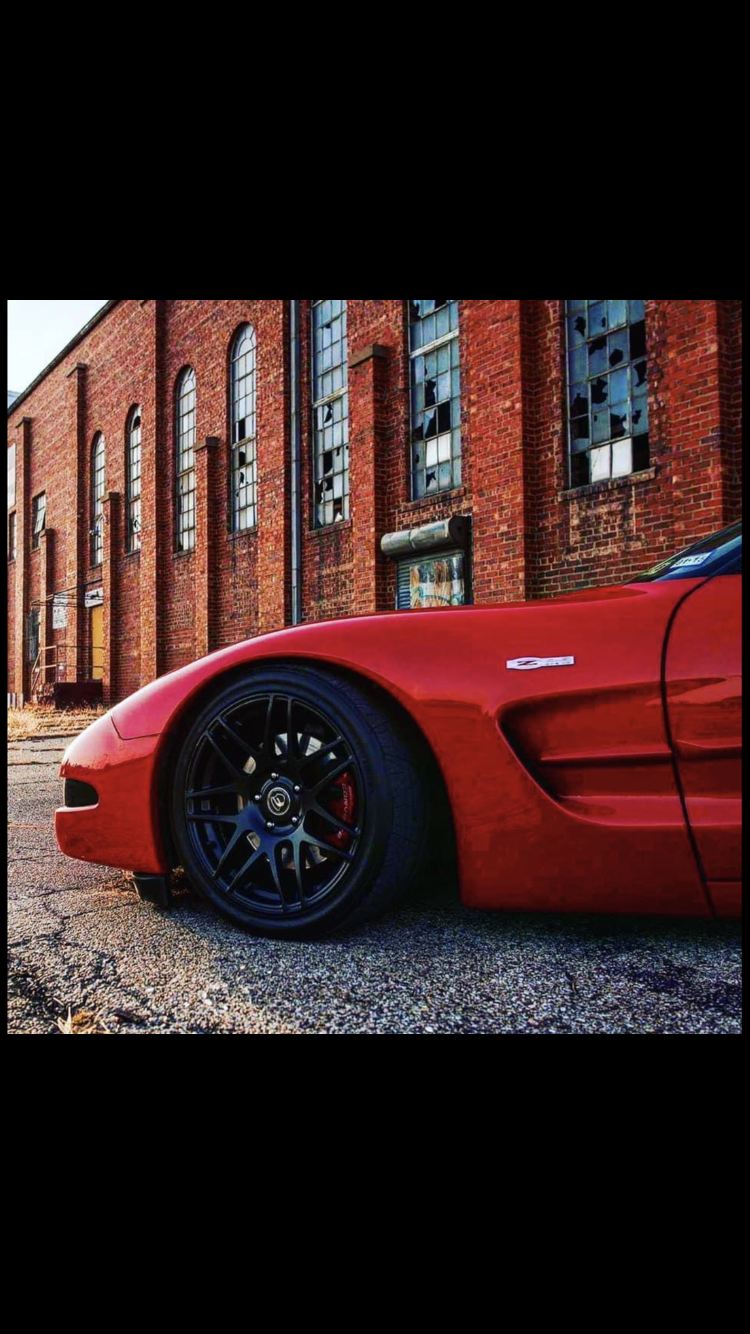 Anyone here have my old 02 C5Z Red/black with Forgestars F14's ...