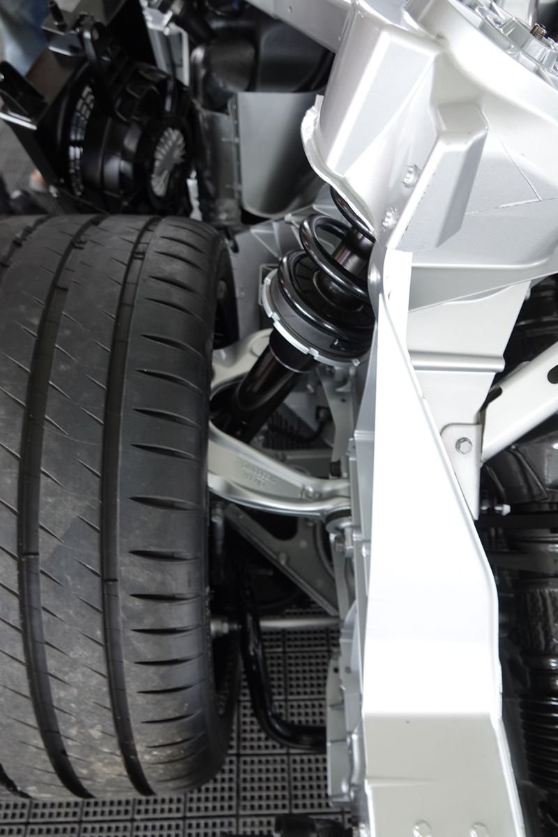 When you start taking something on your C8 apart, these cutaway C8 pics ...