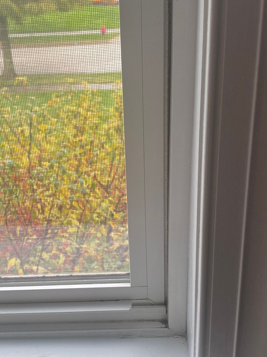 Vinyl Window Air Gap Between Sash and Frame - DoItYourself.com ...