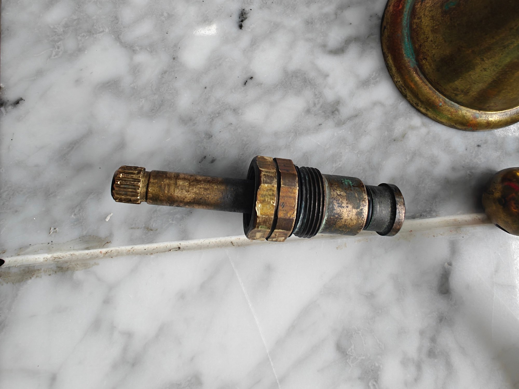 Help ID'ing tub faucet stem cold side - DoItYourself.com Community Forums
