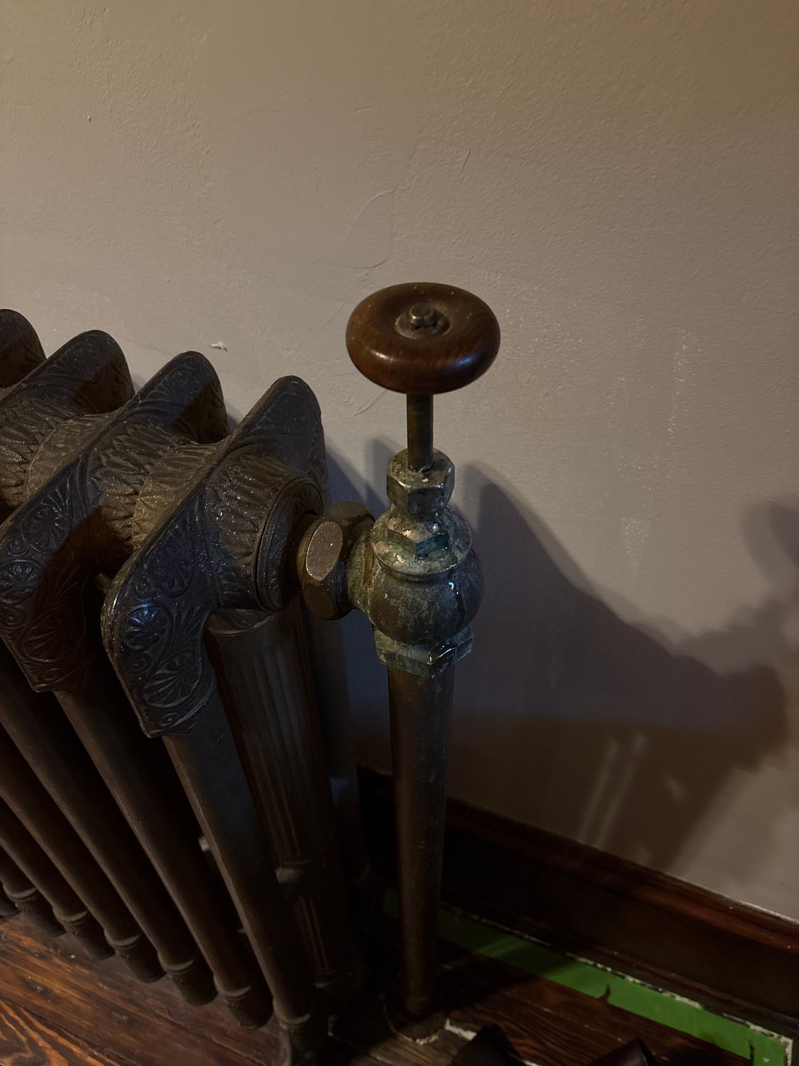 Leaking water cast iron radiator valve stem - DoItYourself.com ...