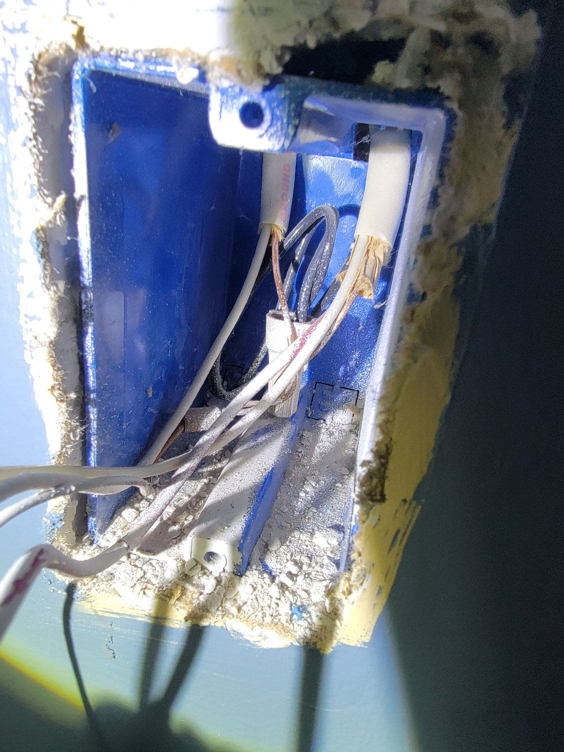 Convert switched outlet to recessed lights - DoItYourself.com Community Forums