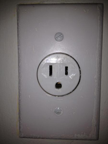 Is this outlet 115V or 220V? - DoItYourself.com Community Forums