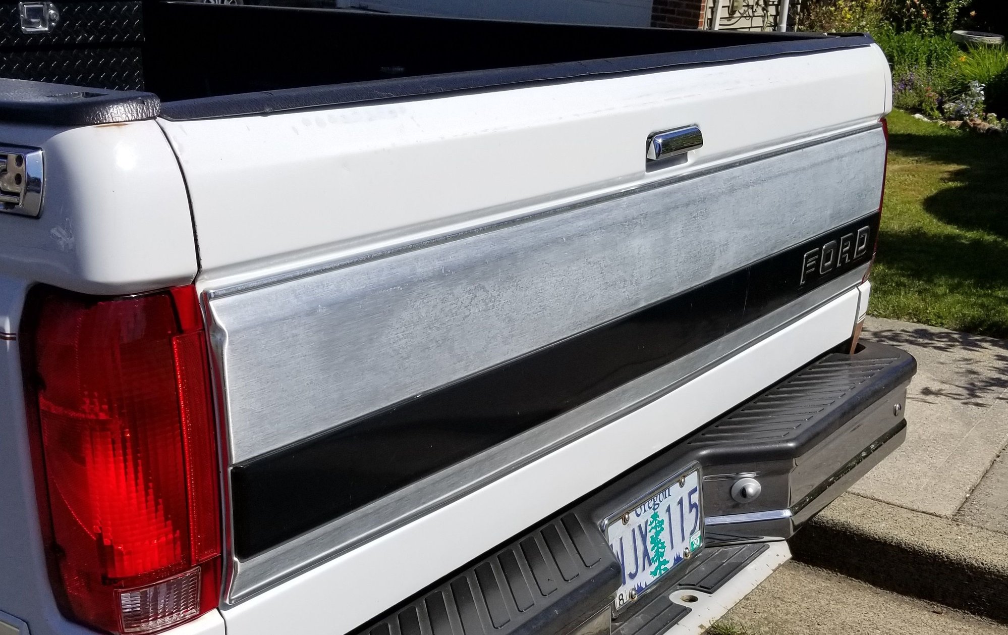 Tailgate Panel Clean-up - Ford F150 Forum - Community of Ford Truck Fans