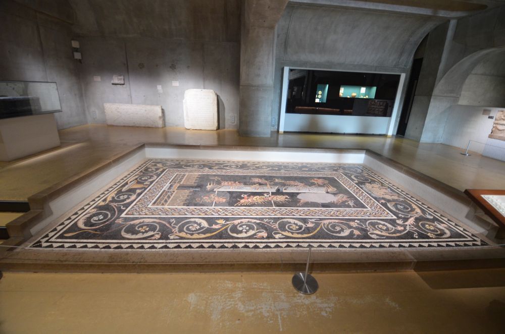 Endless jet set and glamour - or just a few fill-ins? - Page 2 ...