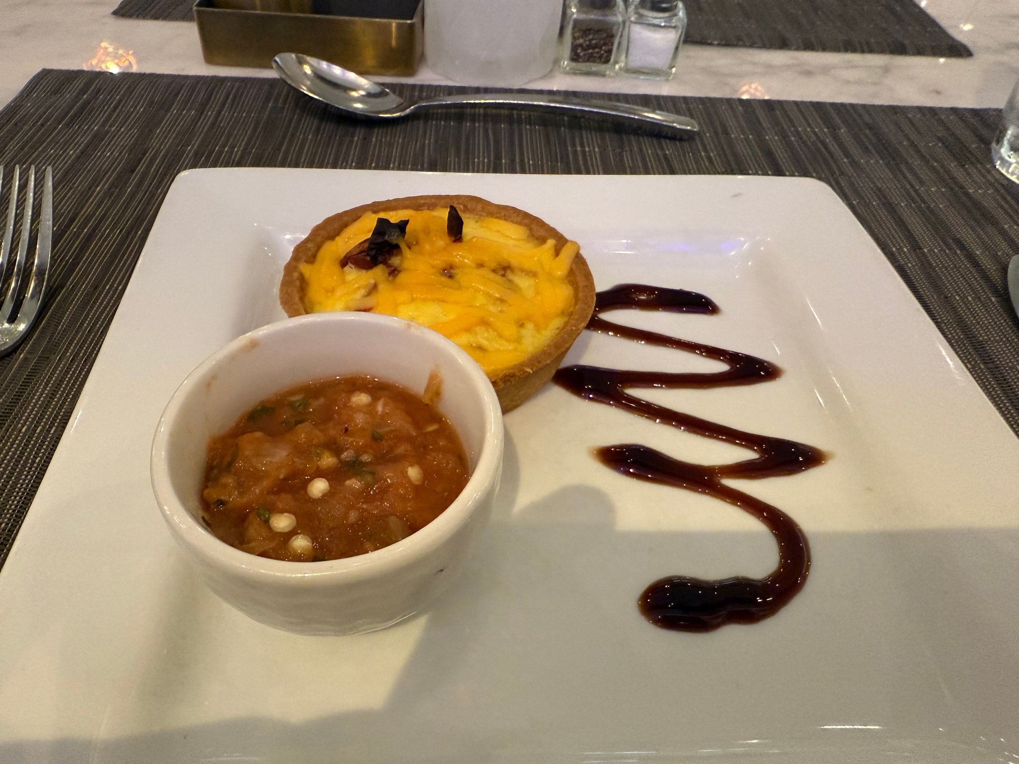 IAH Polaris lounge (E11/12 - top fl) -- Reviews, Experiences, Q&A ...