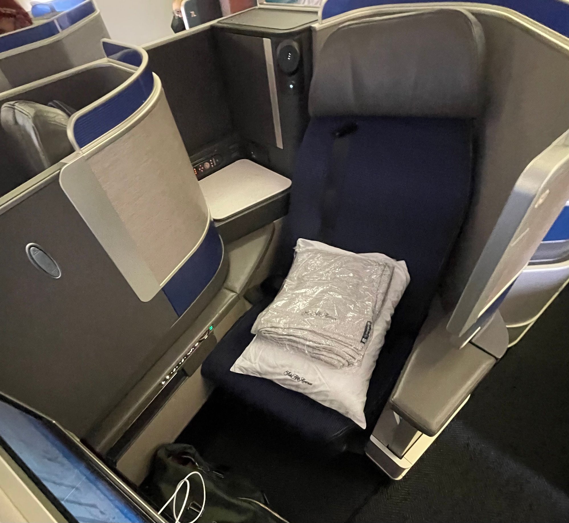 2021 Let's Eat - United First, United Business, & Premium Transcon ...