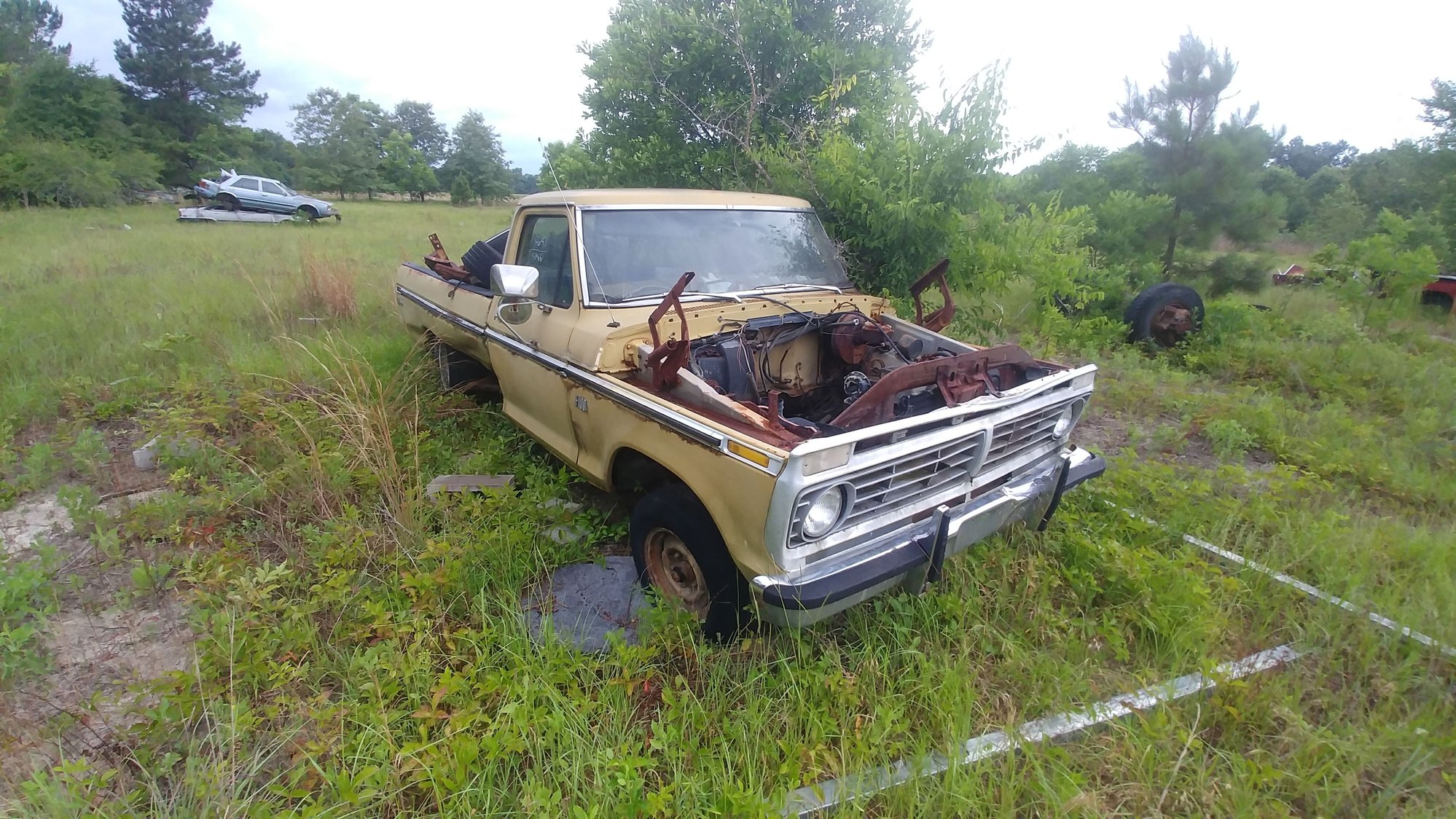Wrecked 73? F100 explorer - Ford Truck Enthusiasts Forums
