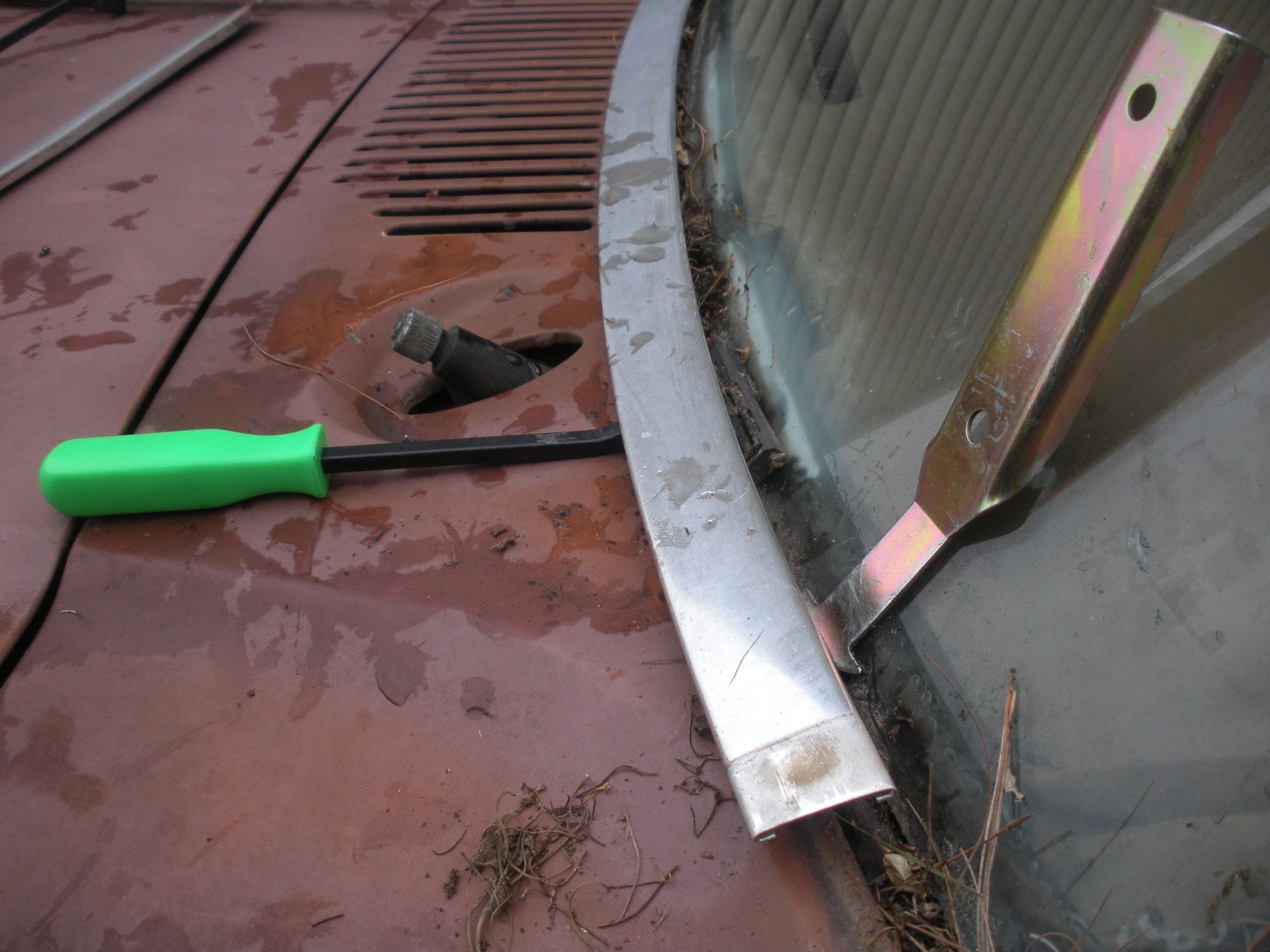 Windshield trim removal 86' F150 ? - Ford Truck Enthusiasts Forums