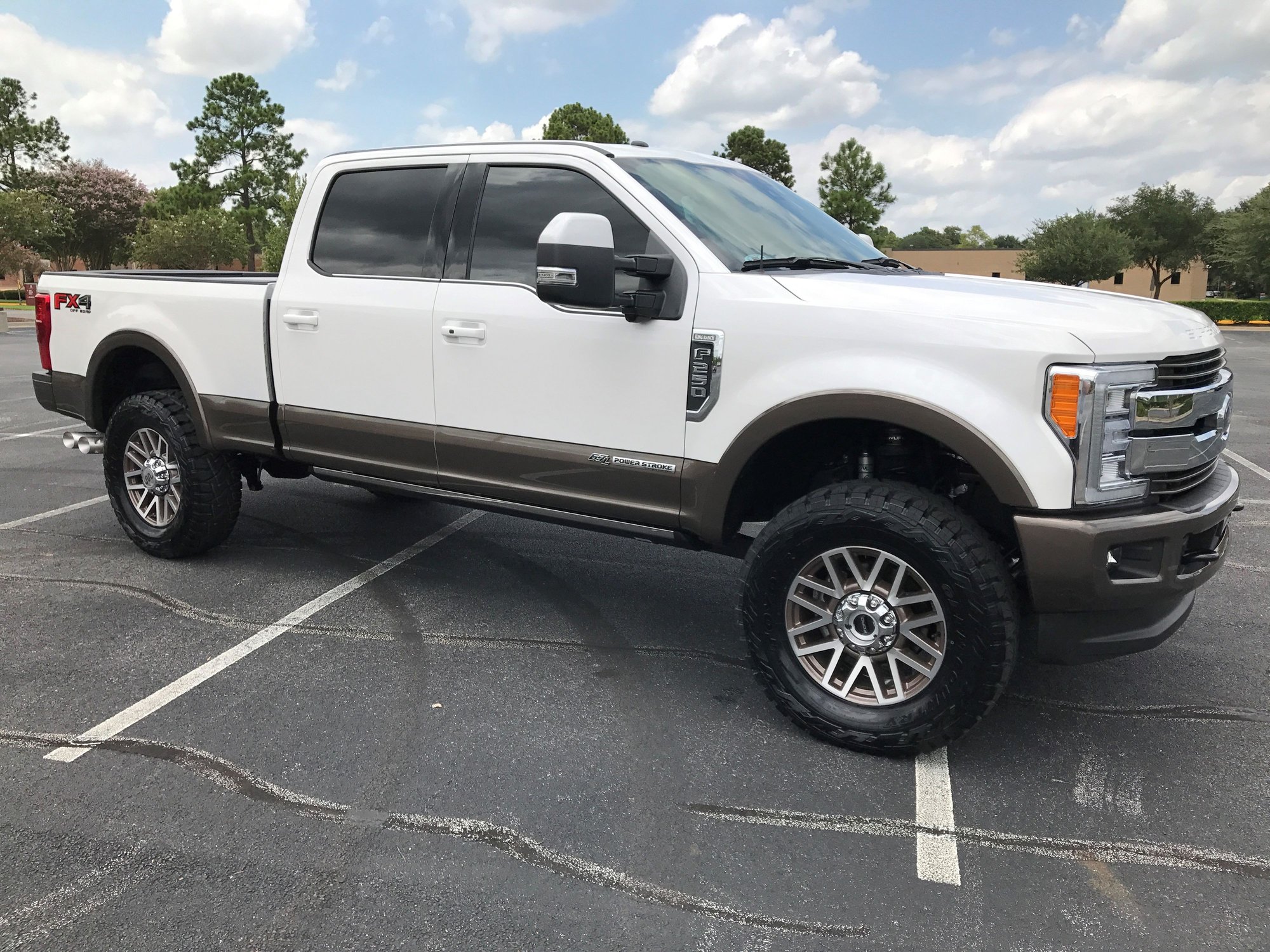 Lifted 2017 F250 with 37's Pics - Page 6 - Ford Truck Enthusiasts Forums