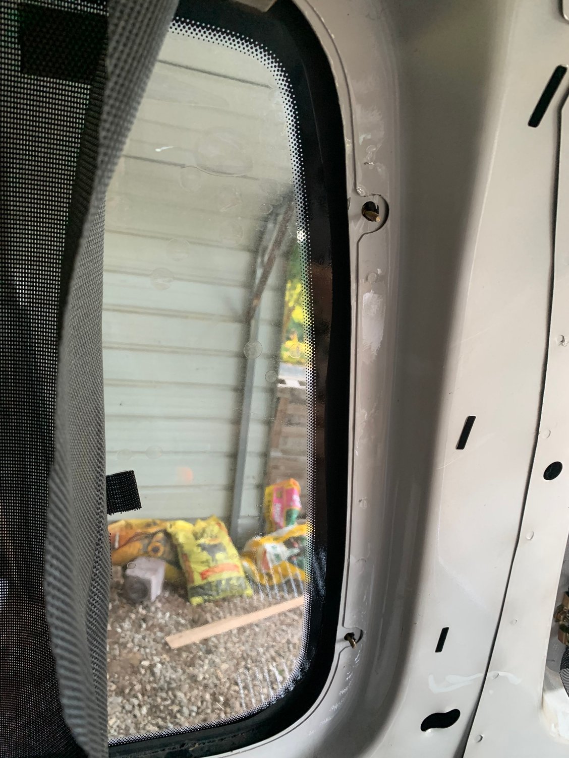 E350 rear side window leak. No bolts - Ford Truck Enthusiasts Forums