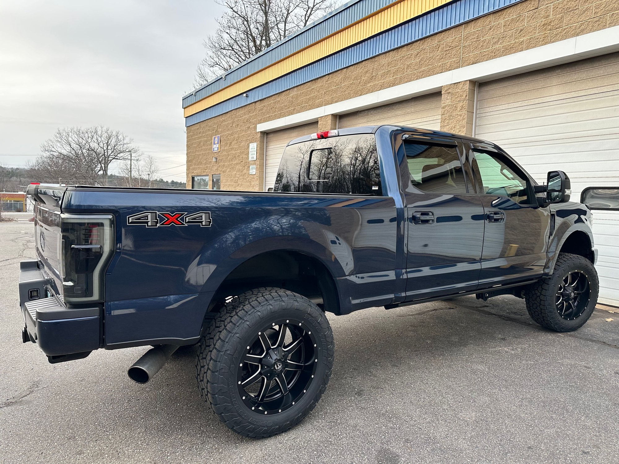 super duty pics with 37's / what are ya'll running - Ford Truck ...