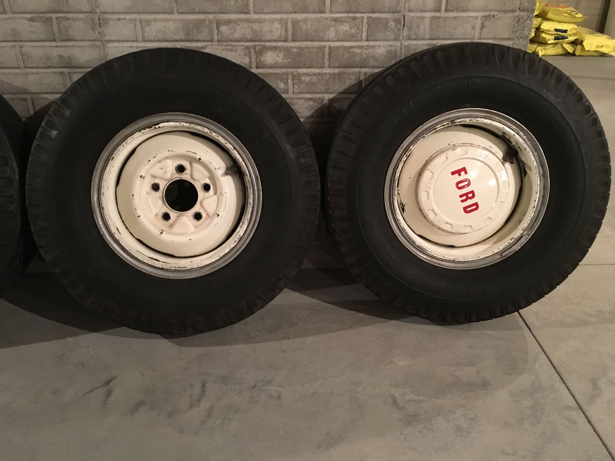 Original lock ring wheels on F100s - Page 2 - Ford Truck Enthusiasts Forums