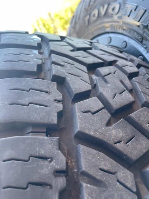 Method 20" 305 NV Matte Black wheels and Toyo AT3's - 37's for Super ...