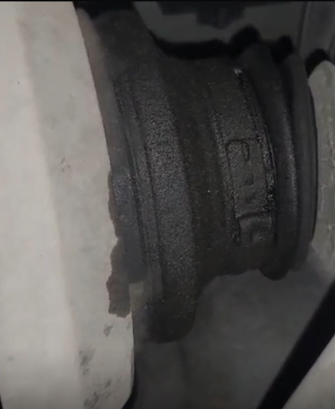 Rear Axels Rubbers Greasy - MBWorld.org Forums