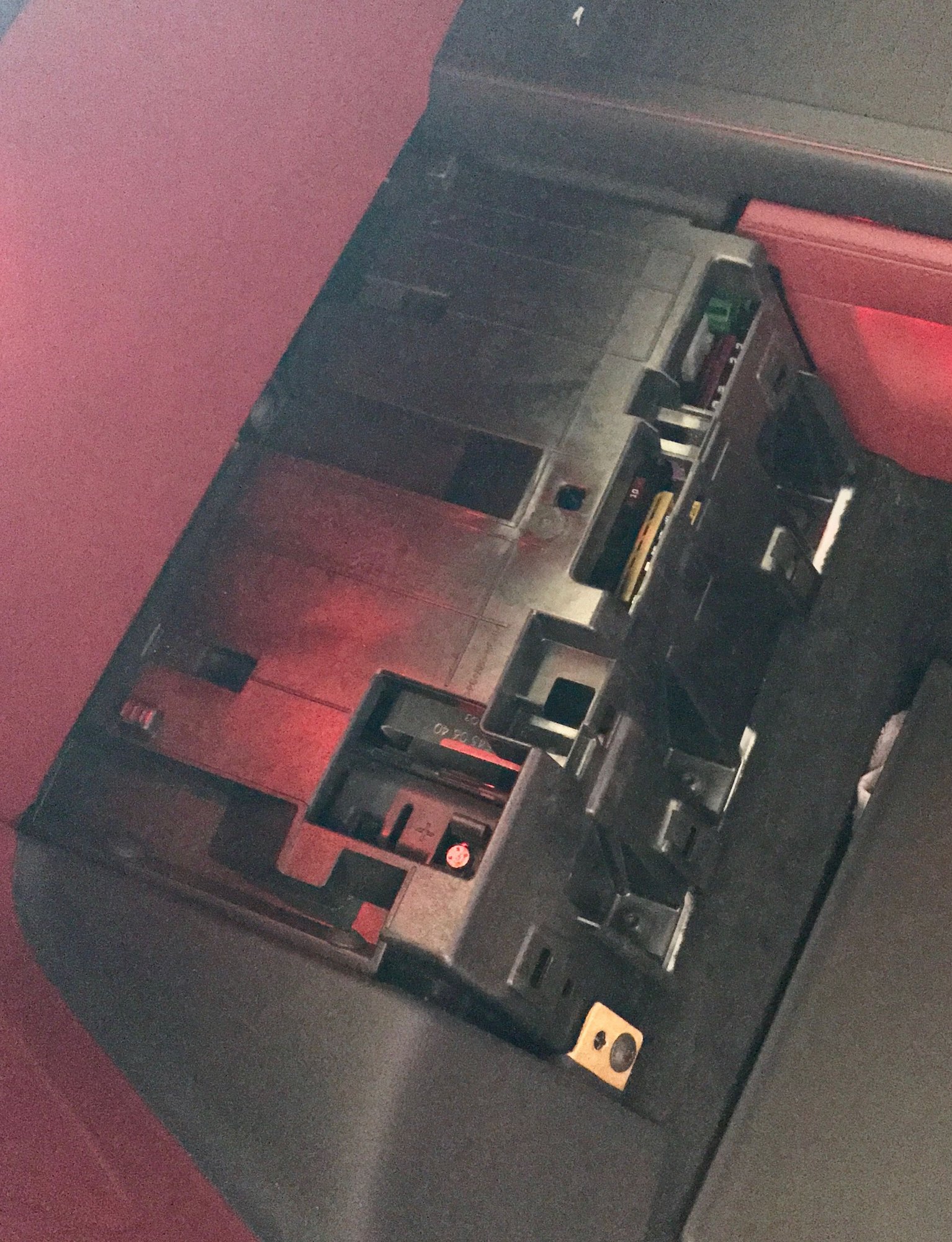 SL/R231 Battery location '13 MB SL550 - MBWorld.org Forums