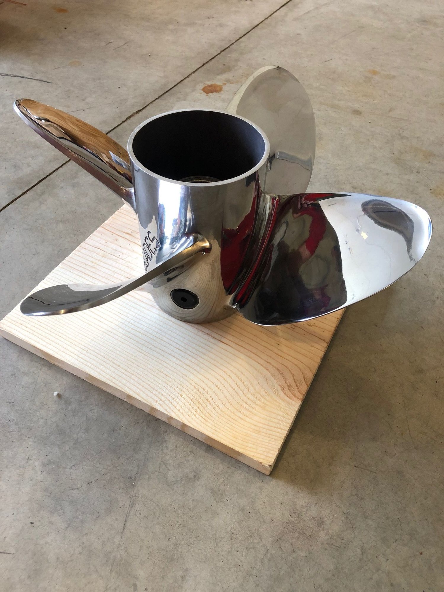 BBlades 4 speed, 24 pitch prop, excellent condition - Offshoreonly.com