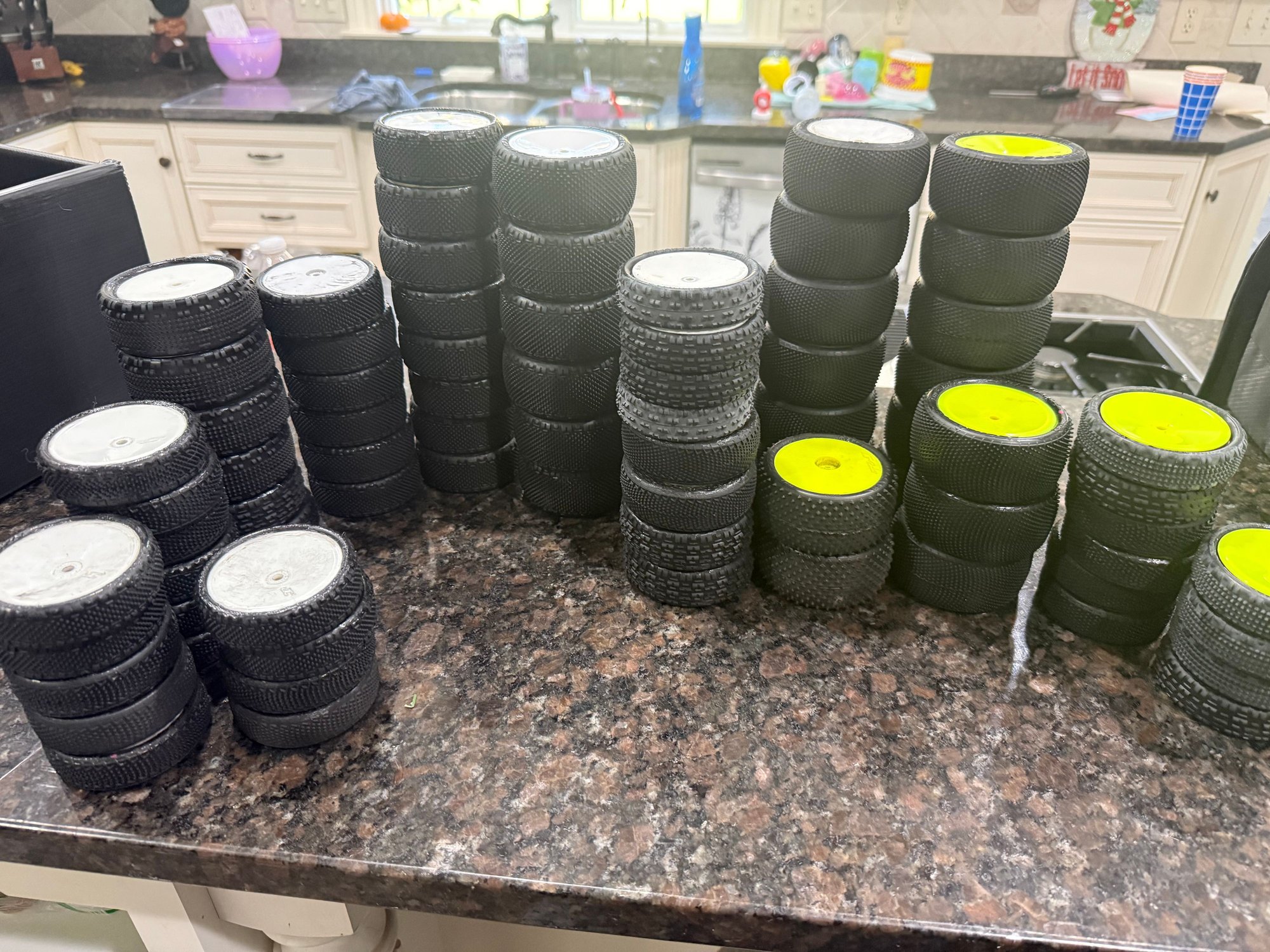 1/10 carpet tire lot 2wd & 4wd fuzzbites pin swags n more new and used ...