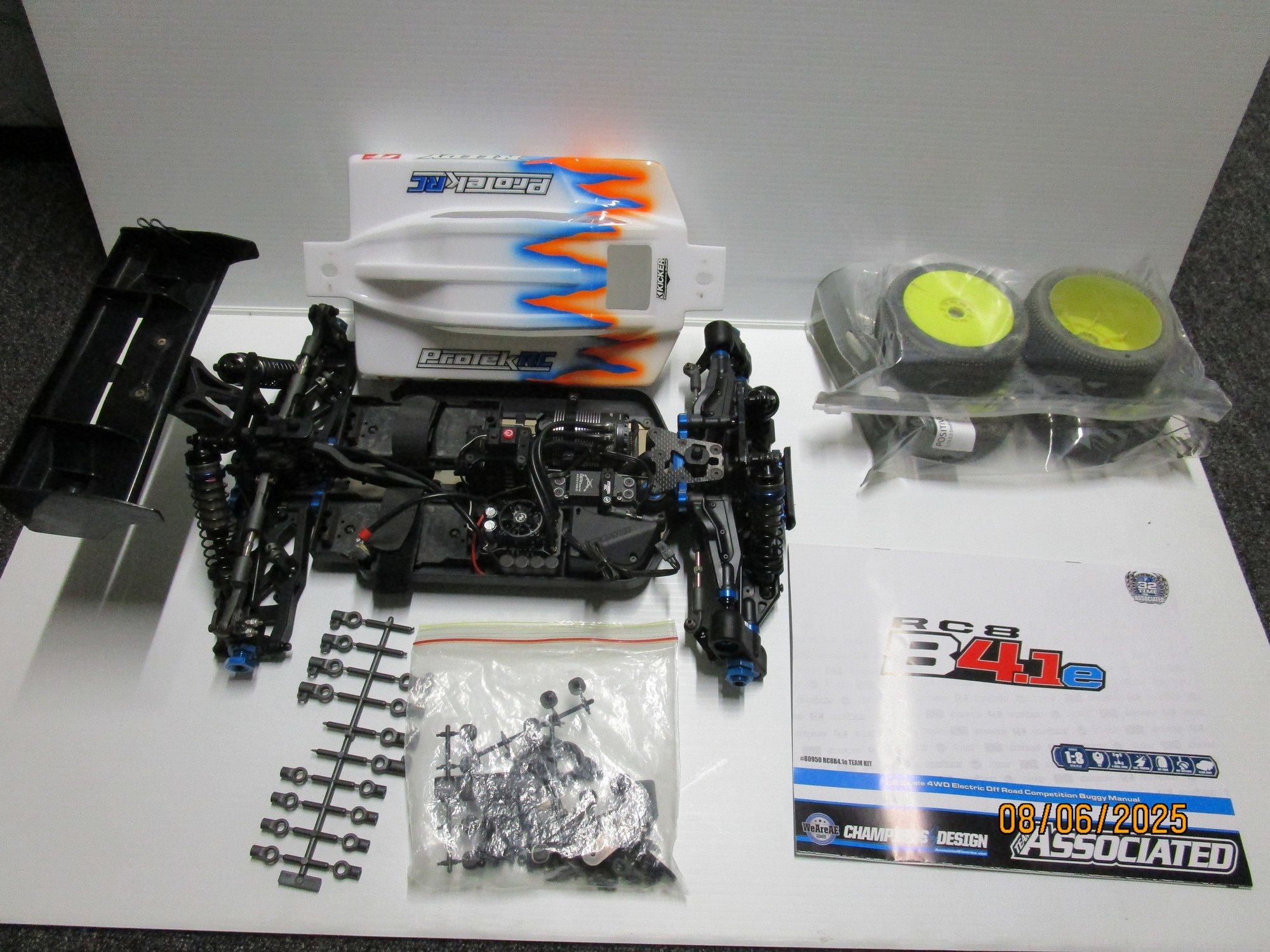 ASSOCIATED RC8 B4.1E AND HW 1900KV COMBO - R/C Tech Forums
