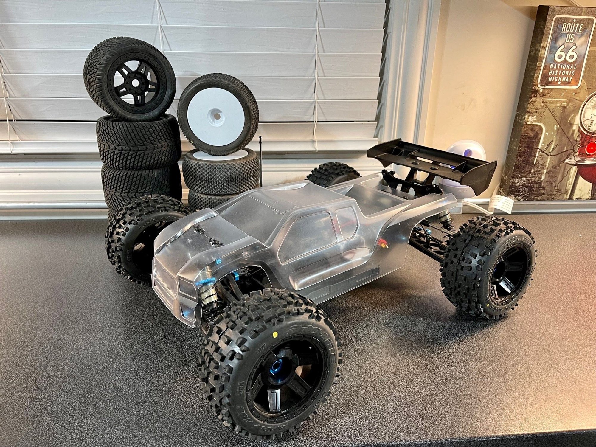 LOOK - NEW Team Associated RC8T3.1E with Tekin RX8 ESC and T8 2250KV ...