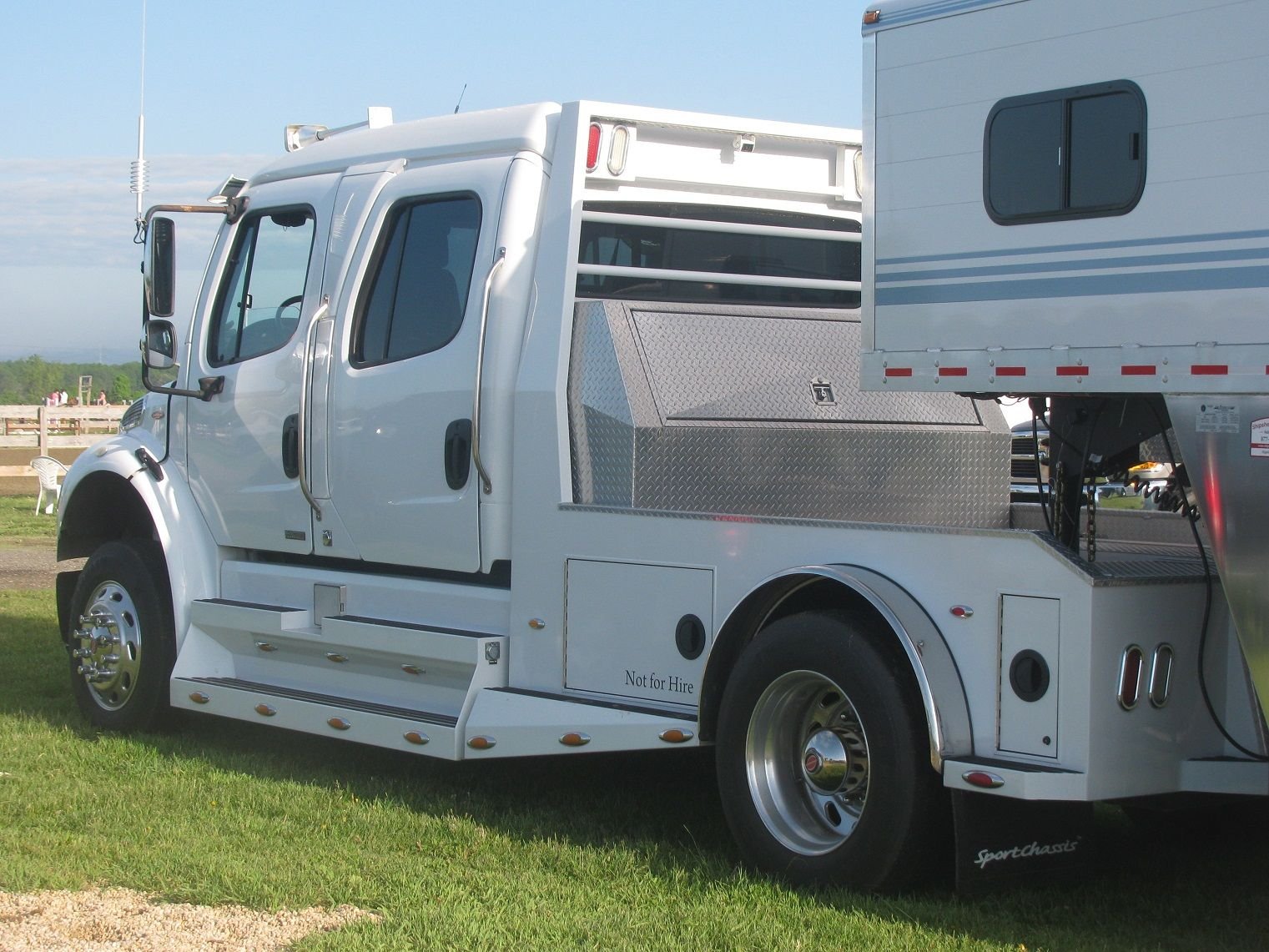 Freightliner Sport Chassis With Horse Trailer