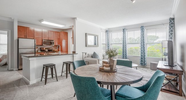 Reading Commons Reviews - Reading, MA | 7 Archstone Circle | 60 ...