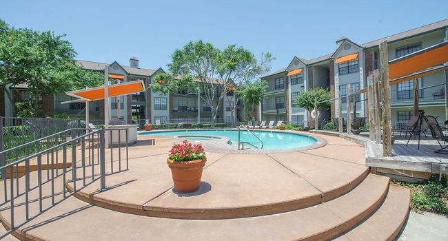 Crystal Falls Apartment Homes Reviews - Houston, TX | 10950 Westbrae ...