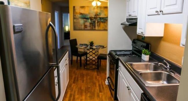 Chapel Tower - 135 Reviews | Durham, NC Apartments for Rent ...